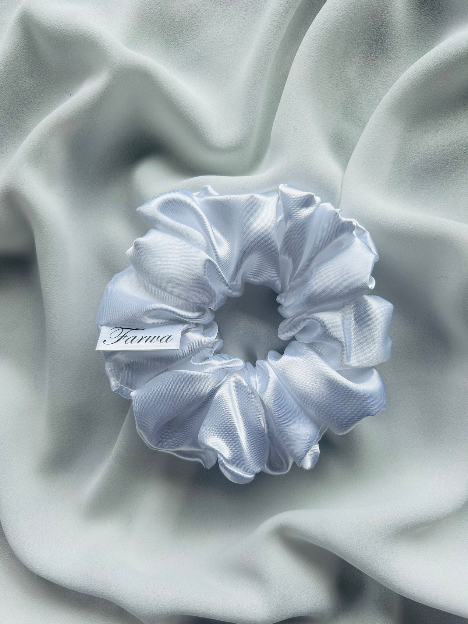 Silk Scrunchie - White – NOURIA